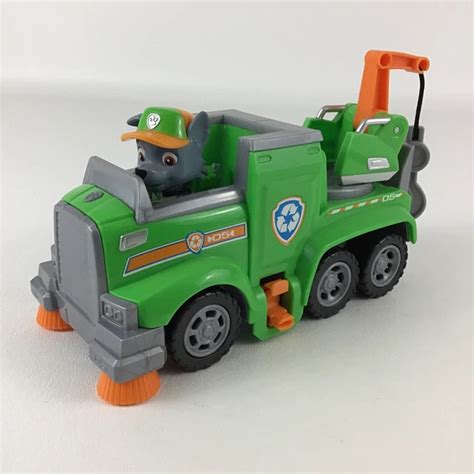 Paw Patrol Ultimate Rescue Rocky Action Figure Recycle Tow Truck Spin