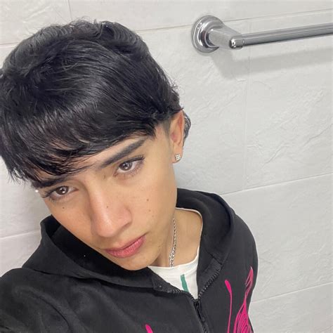 Thiago Divine Cam Model Free Live Sex Show And Chat Stripchat