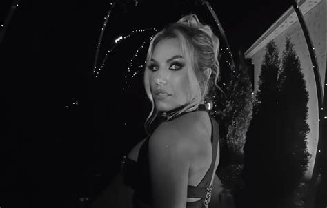 Amna Feat Whats Up • Arme Radio Vacanța