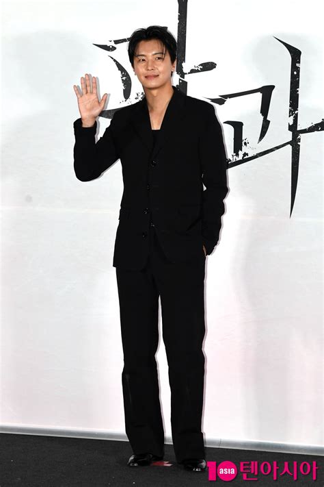 연우진 부드러운 눈빛ten포토 텐아시아