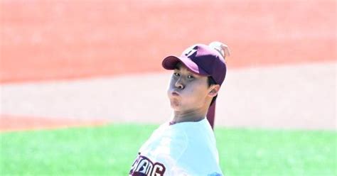 사진 강속구 뿌리는 장재영