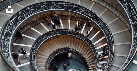 계단을 내려가는 사람들 사진 Unsplash의 무료 사람 이미지 계단을 내려가는 사람들 사진 Unsplash의 무료 사람 이미지