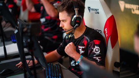 Frozen Cs2 Settings Crosshair Video Config