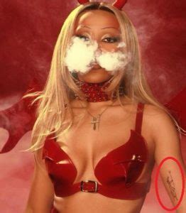Doja Cats 15 Tattoos And Their Meanings Body Art Guru