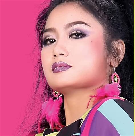 ကော်ပတ်ရုပ်ကလေး” နီနီဝင်းရွှေ နီနီရဲ့ ပဥ္စမမြောက် တစ်ကိုယ်တော် စီးရီးဖ