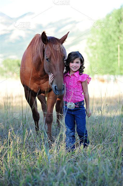 女牛仔和她的马