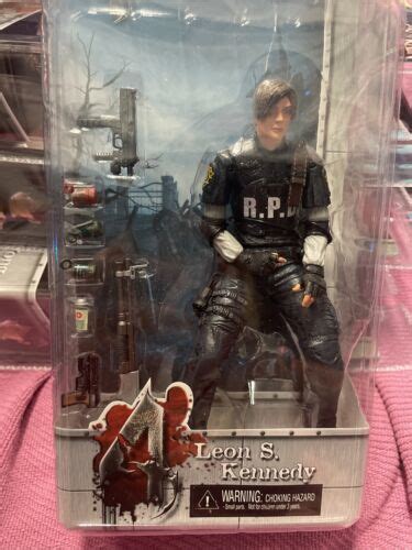 Resident Evil 4 Neca Leon Kennedy Rpd Variant Sdcc Exclusive Brand New