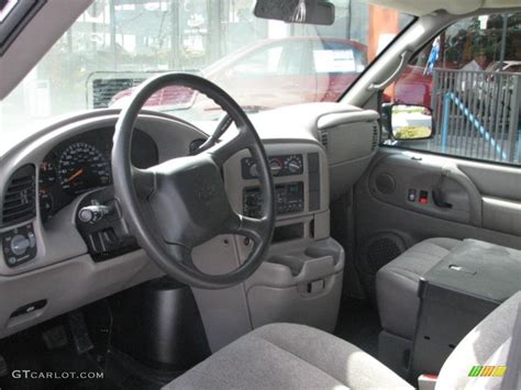 Medium Gray Interior 2005 Chevrolet Astro Cargo Van Photo 39743286
