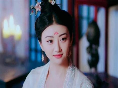 “黄花闺女”中的黄花是什么？为何用它来形容未出嫁的少女？