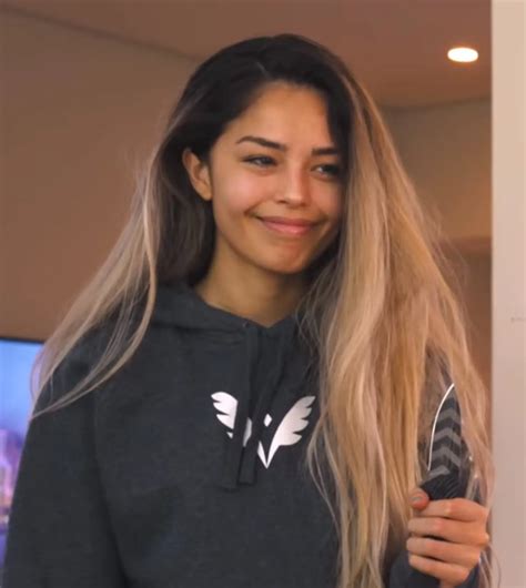 Valkyrae Pic Scrolller