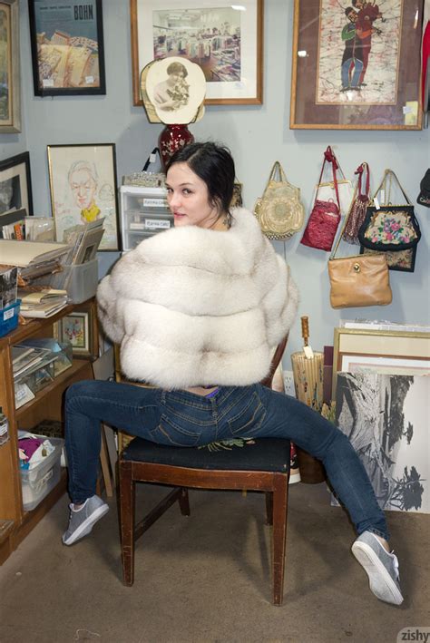 Logan Drae Model Profile