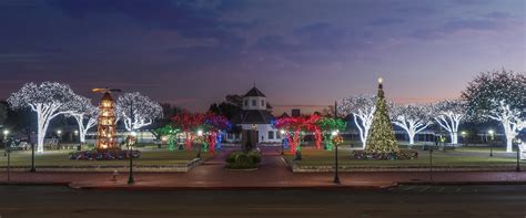 18 Best Christmas Towns In Texas Christmas Festivals Lights And Markets