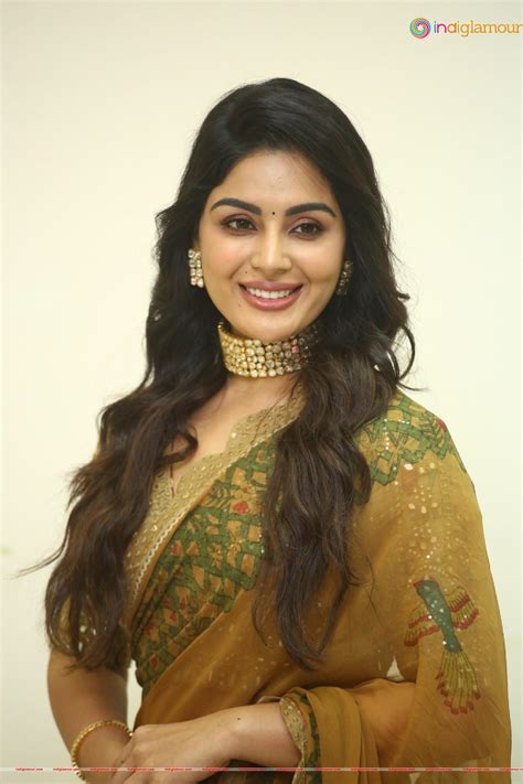 Samyuktha Menon Actress Hd Photosimagespics And Stills 561689