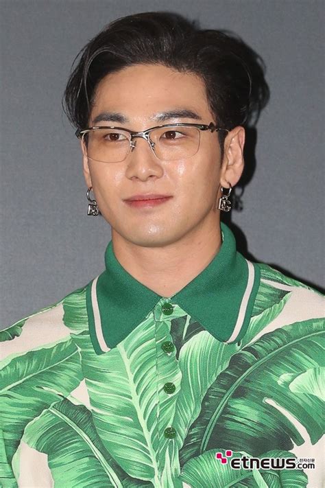 Et포토 백호 매력 넘치는 미소 전자신문