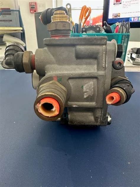Bendix Air Brake R 12 Relay Valve T 110047 P909628 For Sale Hialeah Fl T 110047 A