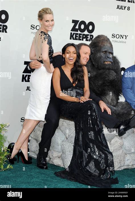 Leslie Bibb Rosario Dawson And Kevin James At The Zookeeper Premiere