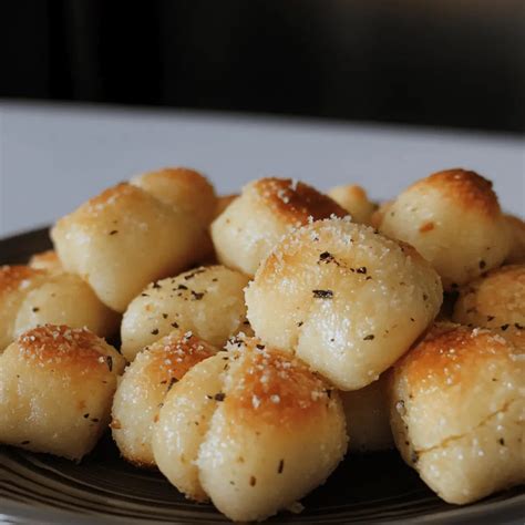 Irresistible Parmesan Bread Bites For Crunchy Snack Bliss
