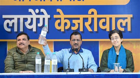 Kejriwal Challenged Election Commissioner To Drink Yamuna Water Reached Ec Office With Bittles