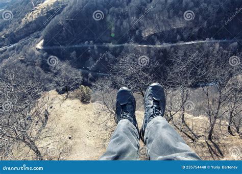 Erste Person Perspektive Aus Einem Wanderer Der Am Rande Einer Klippe