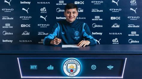 الأوزبكي خوسانوف مانشستر سيتي يضم أولى صفقاته الشتوية