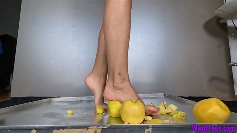Melanie Apple Crush Food Crushing Hd Mp4 Feetlust Clips4sale