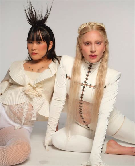 더쿠 백댄서 70명하고 전부 개인 화보 찍어준 레이디 가가