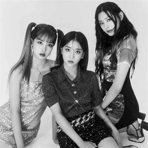 Yoon Sumin And Seeun Icon Kpop Girls Korean Girl Groups Kpop Girl Groups