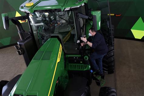 John Deere Self Driving Tractor Coming Later This Year