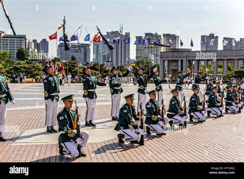 Seoul South Korea 27th May 2017 Members Of The South Korean Military Honor Guard Dressed In