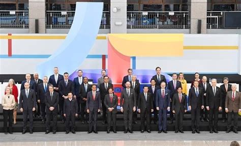 Pm Attends Asean Eu Commemorative Summit
