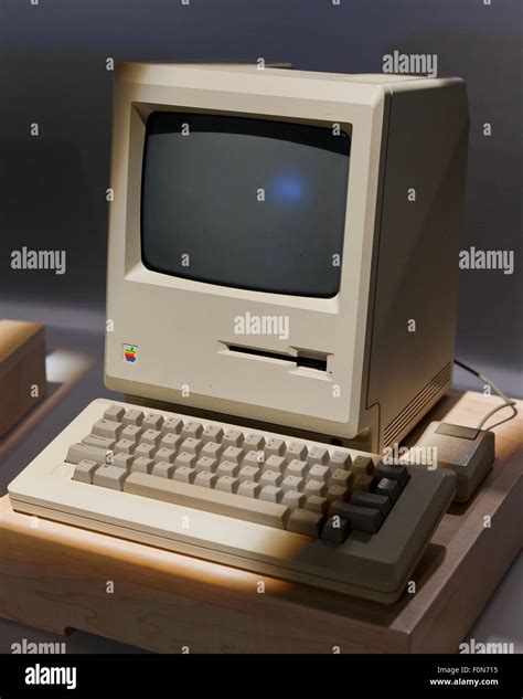 Macintosh Computer 1984 Banque De Photographies Et Dimages à Haute