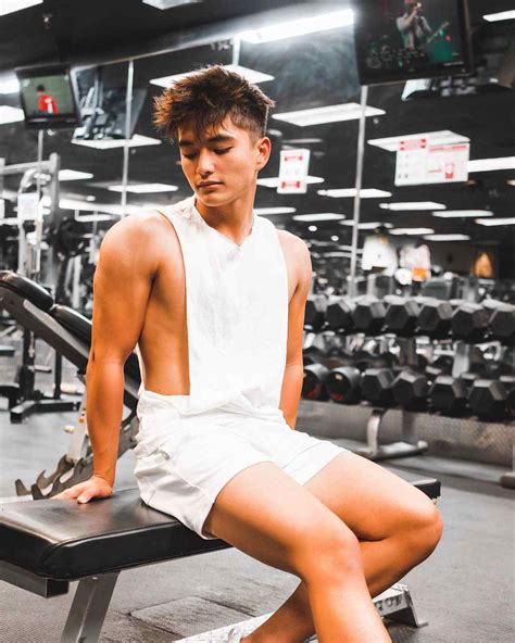 33 Cool And Comfy Gym Outfit Ideas For Men