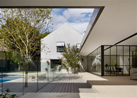 B E Architecture Adds Gridded Glass Rooms To Australian House