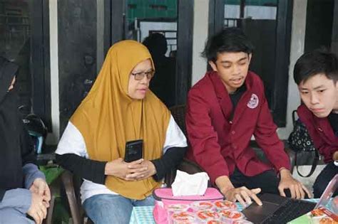 mahasiswa uc makassar dampingi ukm penyusunan laporan keuangan