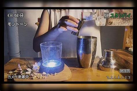 微醺日记｜夏の花 夏日里温柔的粉色酒海，风过耳是暖 ，话过耳是甜。微醺 在家调酒夏日里风过粉色