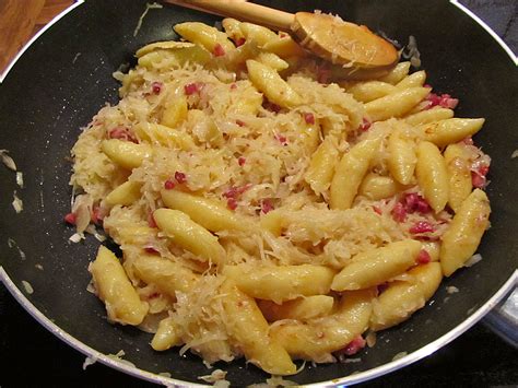 Schupfnudeln Mit Sauerkraut Und Speckwürfeln Von Henglein Chefkochde