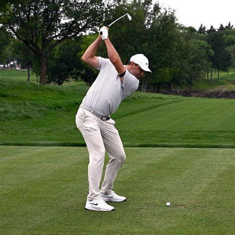 Copy Scottie Schefflers Backswing With This Simple Alignment Stick Drill