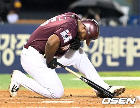 푸이그생각에 잠겨 사진