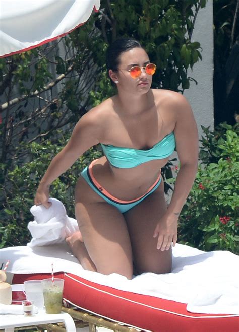 Demi Lovato Shows Off Her Bikini Body Miami Beach 6302016 • Celebmafia