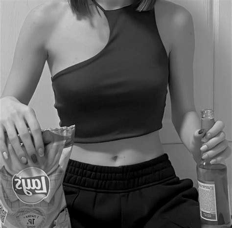 Pin By Altfylym On أغراض تستحق الشراء Fashion Women Crop Tops