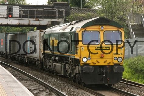 Uk Diesel Train Railway Photograph Of Class 66 66576 Loco Rm66 761 £1