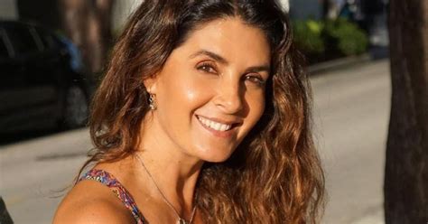Mayrín Villanueva Sube La Temperatura Cuando El Viento Destapa Sus