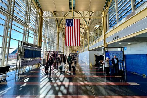 Inside Americans Stunning New Dca Admirals Club The First Of Its Kind