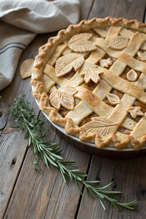 17 Creative Pie Crust Design Ideas To Try