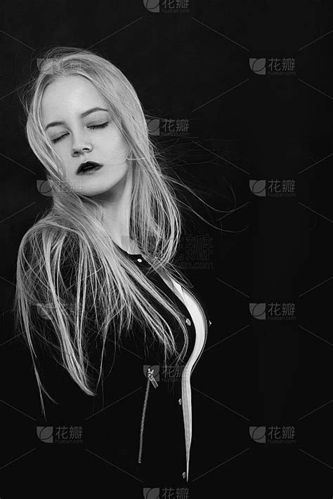 性感的金发女孩