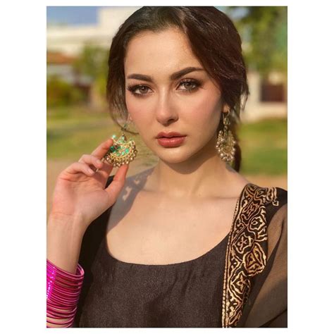 Hania Amir Looks Magnificent In Latest Shoot Reviewit Pk