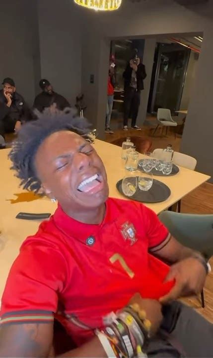 Speed Breaks Two Glasses With His Hand 🥶 Ishowspeed Speed Verrückt Boxing Power Cr7