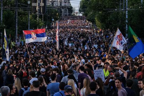 Protest U Beogradu Građani šetali Do Domova Političara I Zviždali