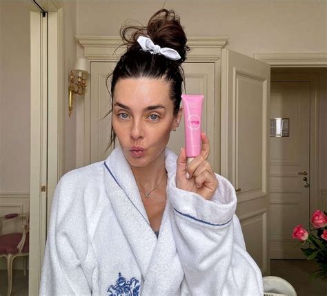 Moisturizer With Spf Vs Sunscreen What You Need To Know The Skinny