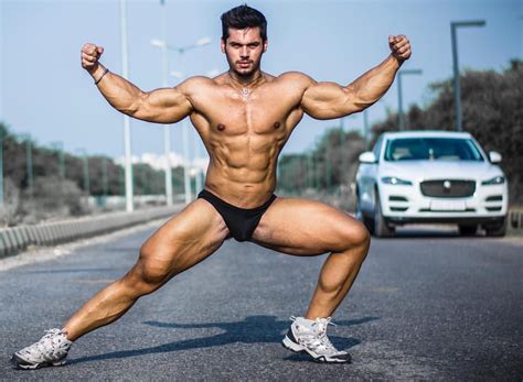 Pin On Muscular Men